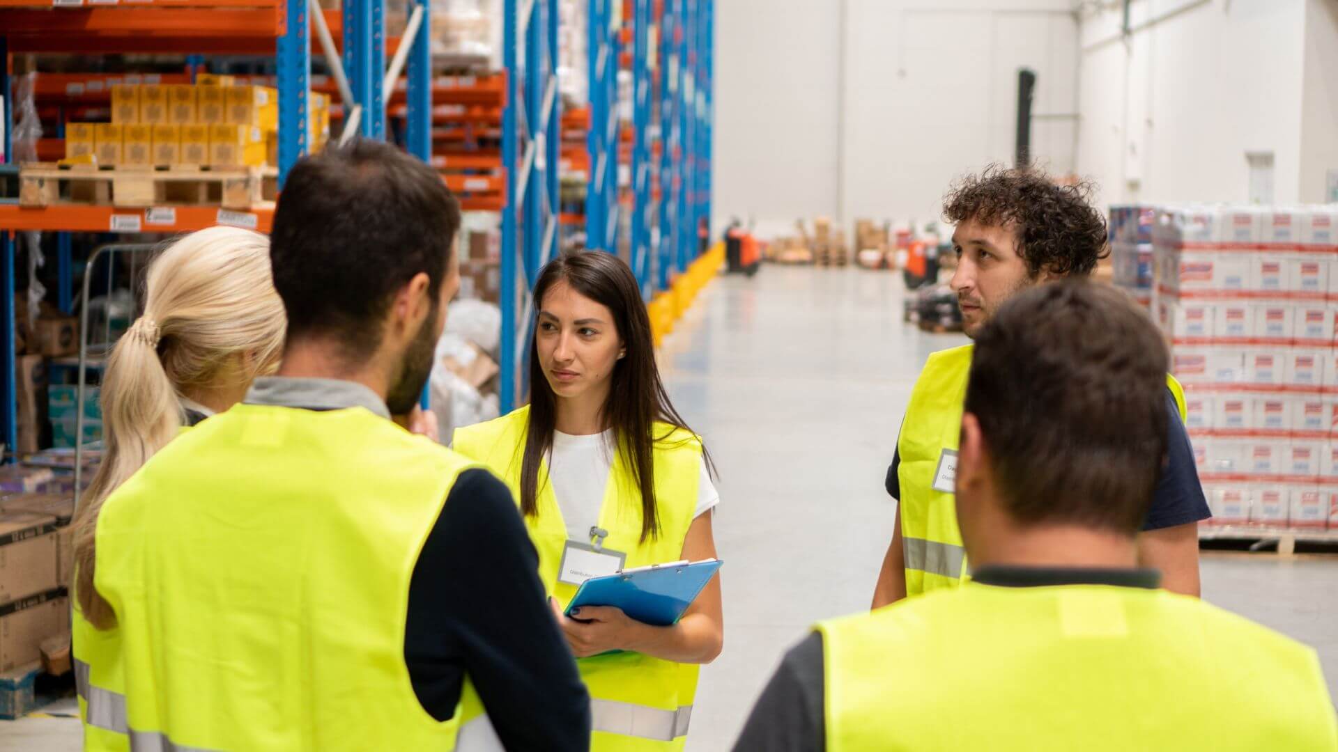 What Does a Warehouse Operations Manager Do? Jobs, Duties, and ...