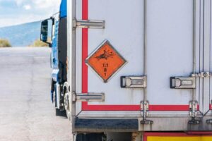 Qu'est-ce qu'une matière dangereuse (HAZMAT) ? Définition, importance ...